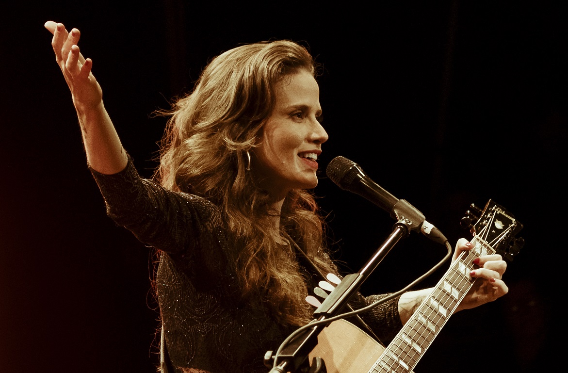 Cantora Ana Cañas se apresenta no Festival de Inverno de Congonhas ...