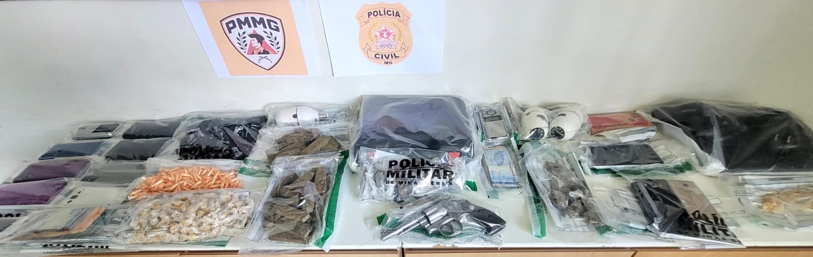 Golpe no crime! mega operação estoura 3 bocas de fumo e apreende ...