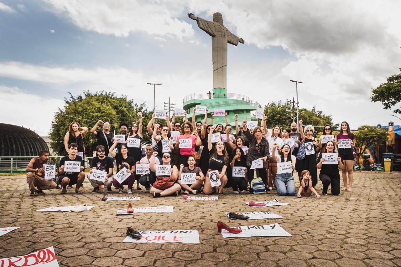 Mobilização Nacional das Mulhres Vivas reúne dezenas de mulher em ...