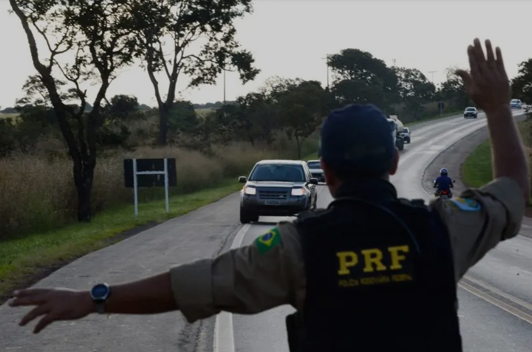 Nova lei do farol: Alteração no CTB ainda gera multas e pontos na CNH ...
